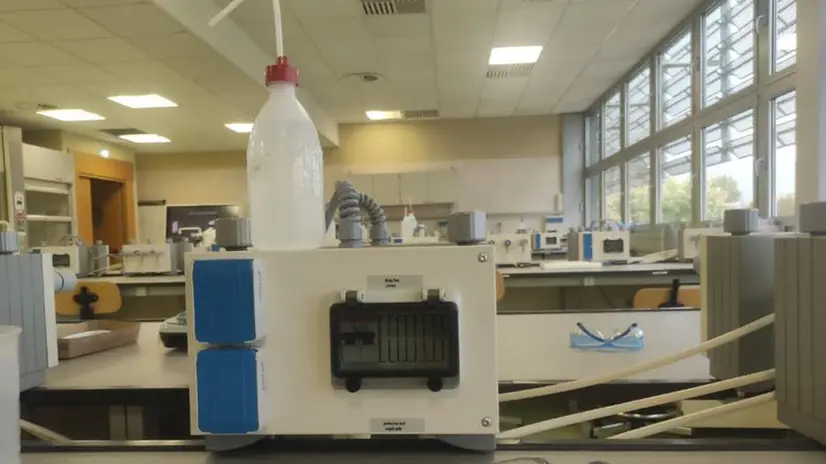 UniBs punta sulla chimica: ecco il nuovo laboratorio ad alta tecnologia ...