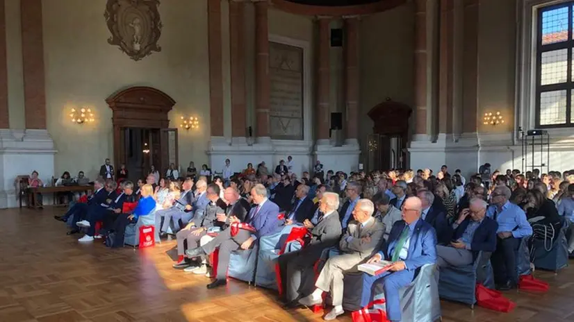 I «decenni difficili» del Calini in un libro che celebra i 100 anni ...