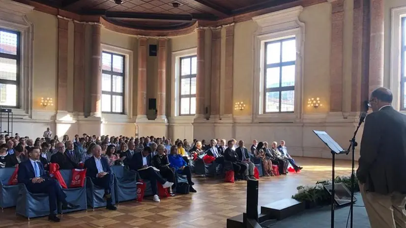 I «decenni difficili» del Calini in un libro che celebra i 100 anni ...