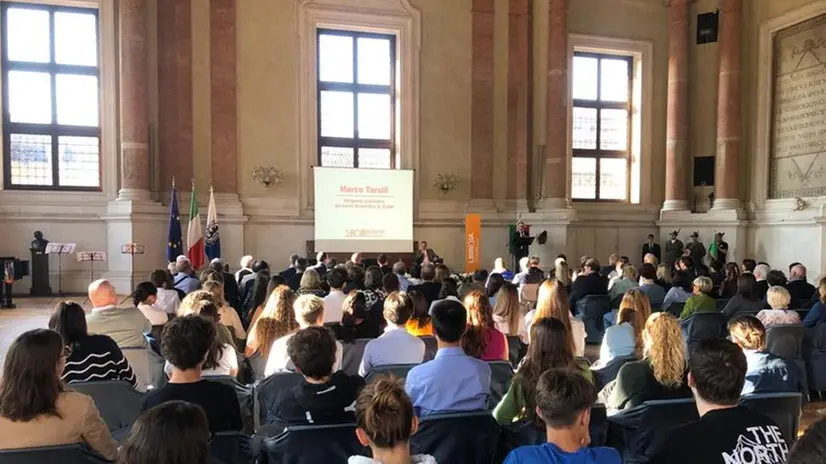 I «decenni difficili» del Calini in un libro che celebra i 100 anni ...