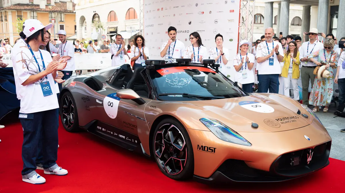 La Maserati Mc20 Cielo svelata in piazza Vittoria | Giornale di Brescia