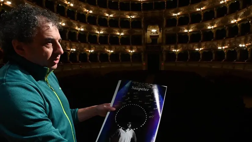 La luce dietro le quinte: la storia di Peter, 43 anni al Teatro Grande ...