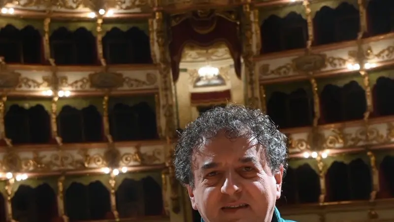 La luce dietro le quinte: la storia di Peter, 43 anni al Teatro Grande ...