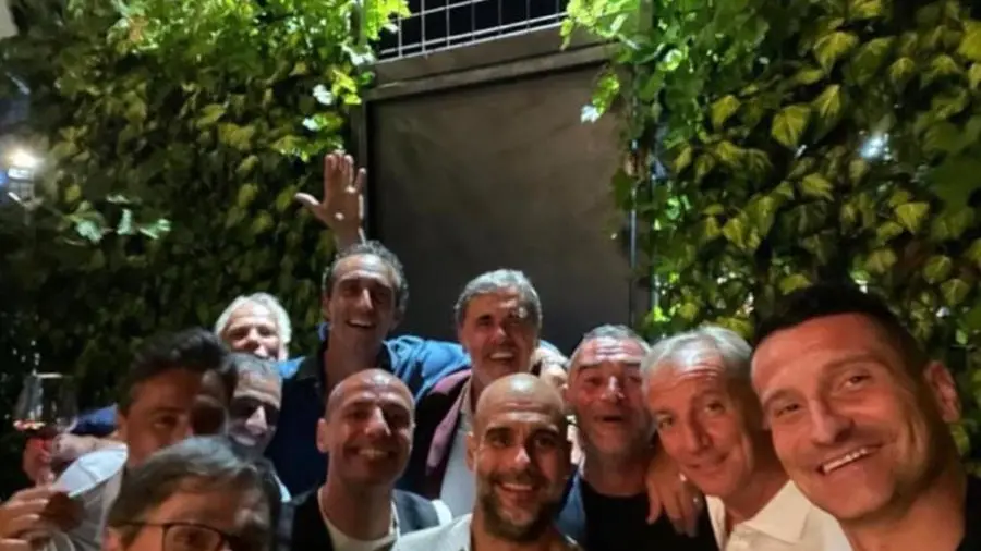 Pep Guardiola, festa a Brescia con gli ex compagni di squadra per il ...