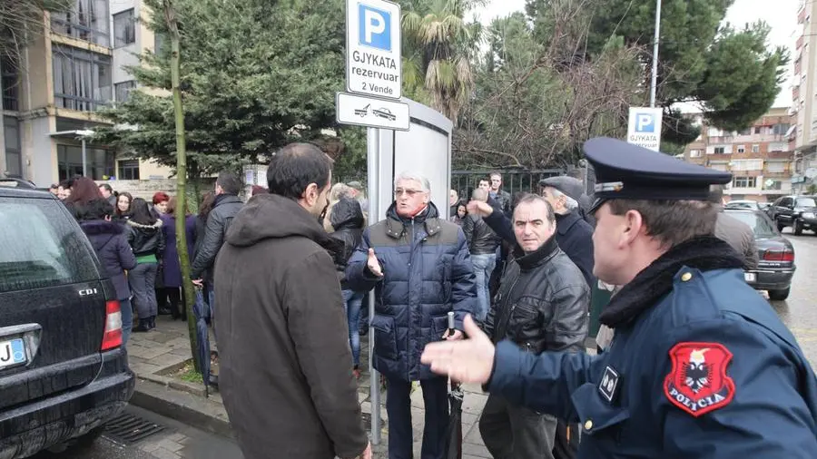 Albania: truffa con i call center, ricercati 9 italiani | Giornale di ...