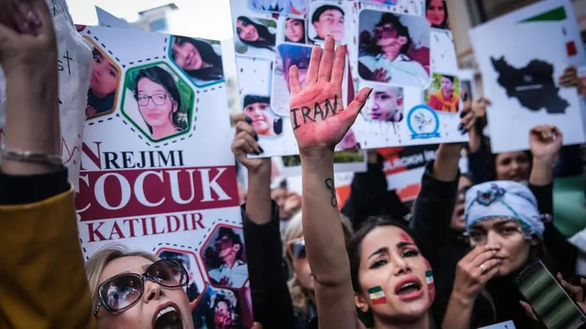 Iran: rapper iraniano Toumaj Salehi rischia la pena di morte | Giornale ...