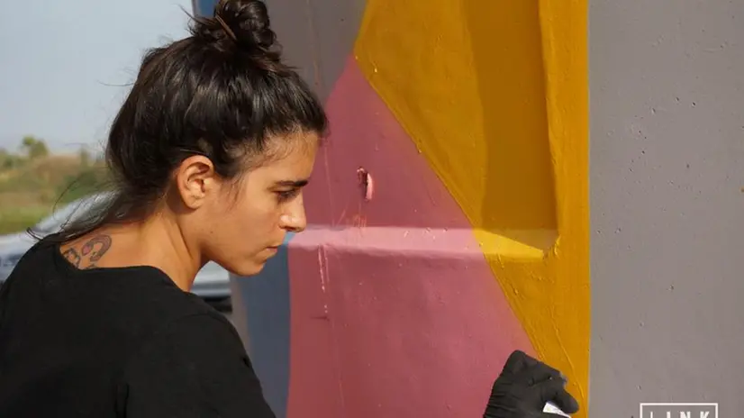 Artisti urbani all'opera alla metro di Sanpolino per Link Urban Art ...