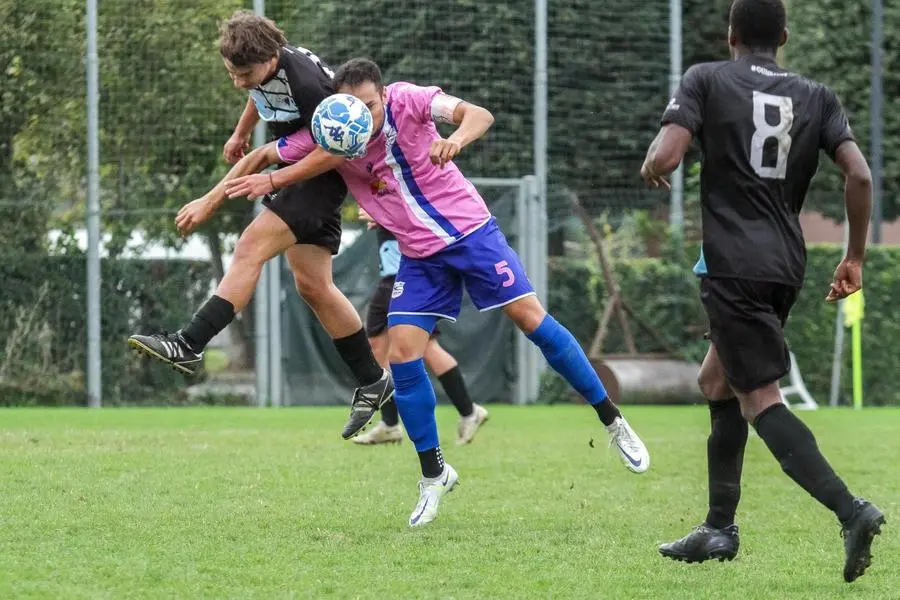 Le immagini della domenica calcistica sui campi bresciani | Giornale di Brescia