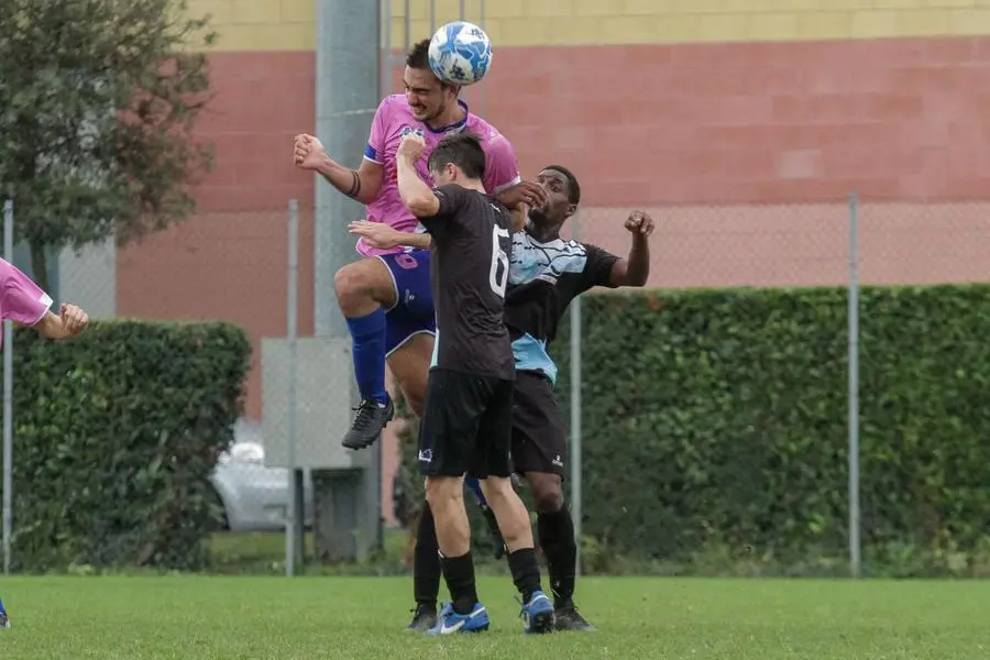 Le immagini della domenica calcistica sui campi bresciani | Giornale di Brescia