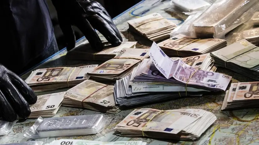 'Giallo' valigetta con 10 milioni, tutti assolti a Milano | Giornale di ...