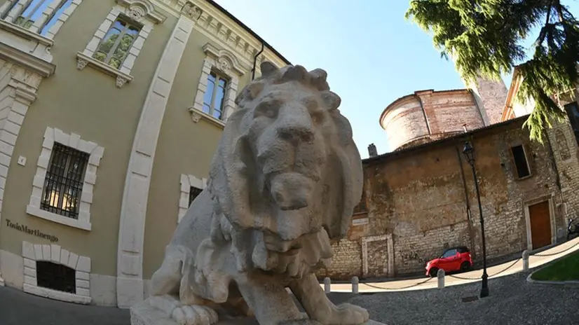 La storia dei quattro leoni della Leonessa d'Italia | Giornale di Brescia