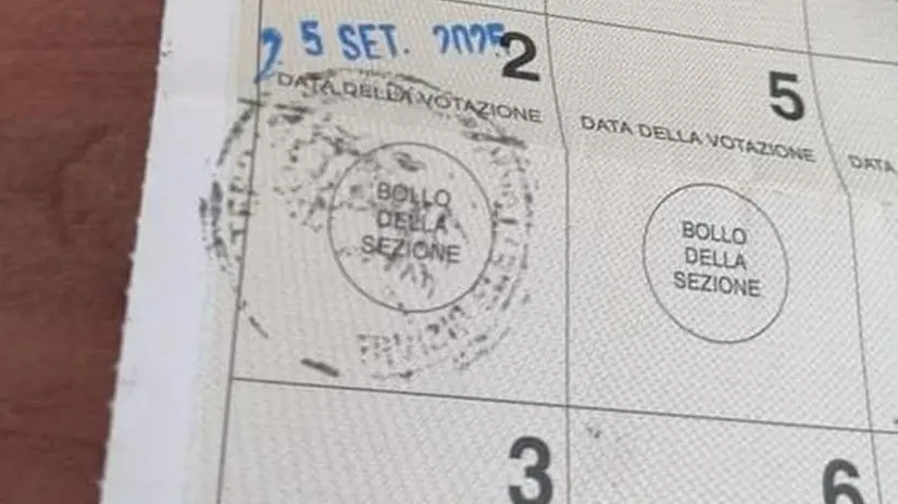 Elezioni: errore sul timbro e sulla scheda compare data 2025 | Giornale ...