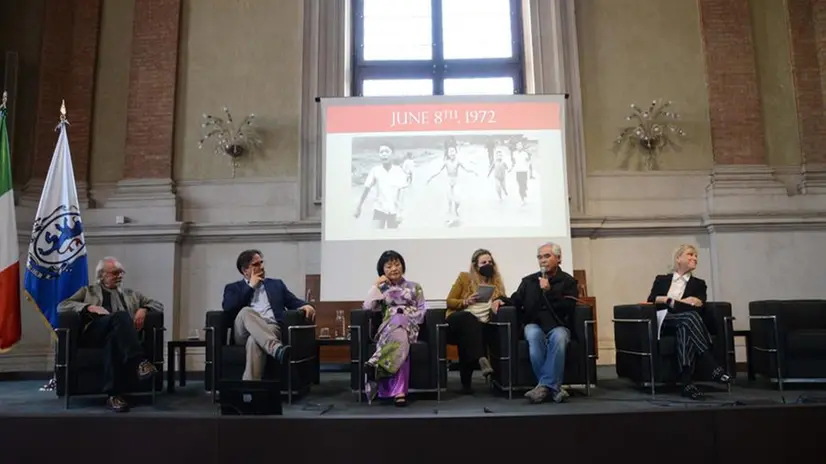 Nick Ut e la «Napalm Girl» in Loggia: in quella foto un'invocazione di ...