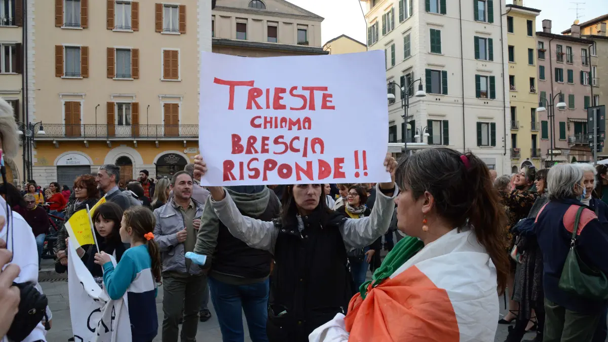 Freevax e No Green pass: in 500 manifestano a Brescia | Giornale di Brescia