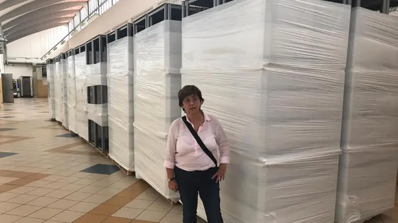 All'Itis Castelli sono arrivati i primi 816 banchi monoposto | Giornale ...