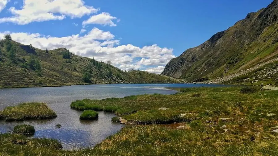 Escursionisti bloccati ai laghi Seroti, recuperati dal cielo | Giornale ...