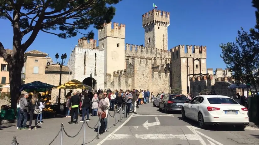 Sirmione, varco Ztl: ecco che cosa cambia dal primo marzo | Giornale di ...