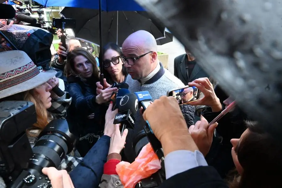 L'arrivo di Azouz Marzouk in tribunale | Giornale di Brescia