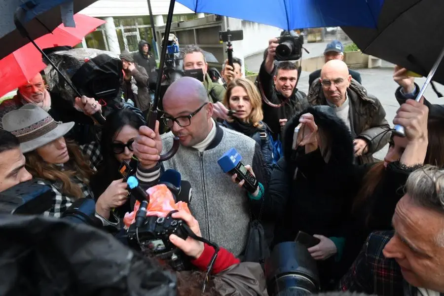 L'arrivo di Azouz Marzouk in tribunale | Giornale di Brescia