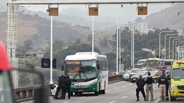 Il sequestratore dell'autobus a Rio si è consegnato | Giornale di Brescia