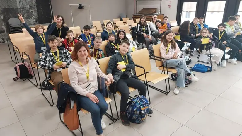 Gli studenti della quinta elementare dell’Enrico Fermi in visita al GdB ...