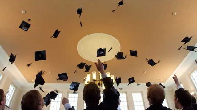 A 102 anni arriva la laurea, la cerimonia in casa di riposo | Giornale ...