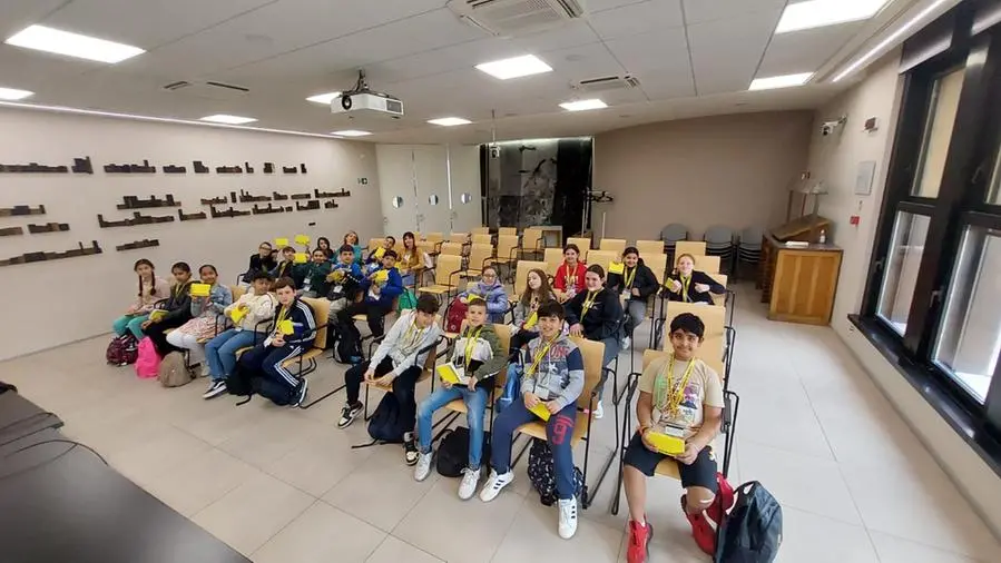 Gli studenti della quinta E dell’istituto comprensivo di Manerbio in ...