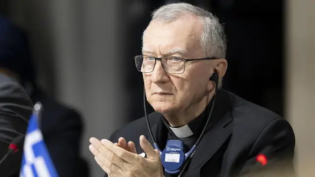 Il card. Parolin incontra a Kiev il presidente Zelensky | Giornale di ...