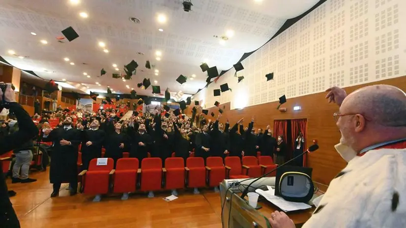 UniBs, festa per 65 nuovi dottori e dottoresse di ricerca | Giornale di ...
