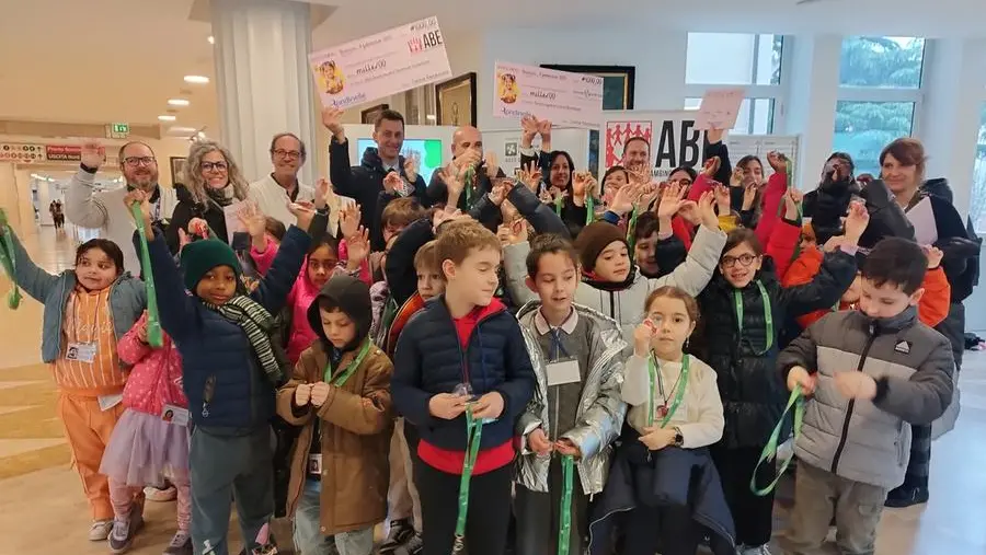 Sassi dipinti dai bambini per i pazienti dell’Oncoematologia pediatrica ...