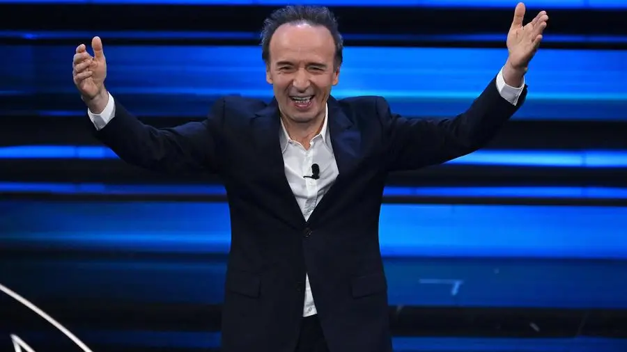 Sanremo, è la serata delle cover: ad aprire la puntata sarà Benigni ...