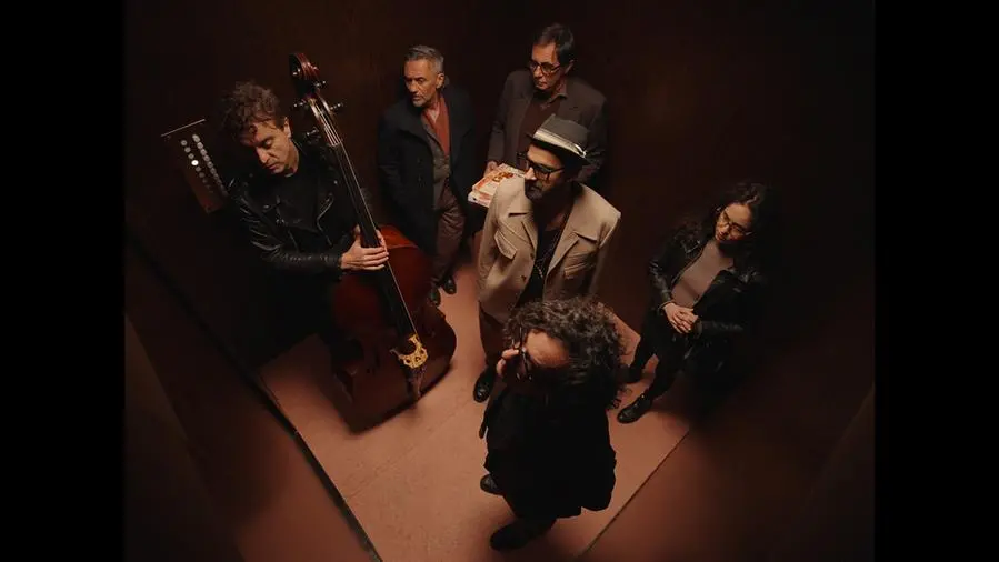 Per il videoclip del nuovo singolo John De Leo si è rivolto alla Laba ...