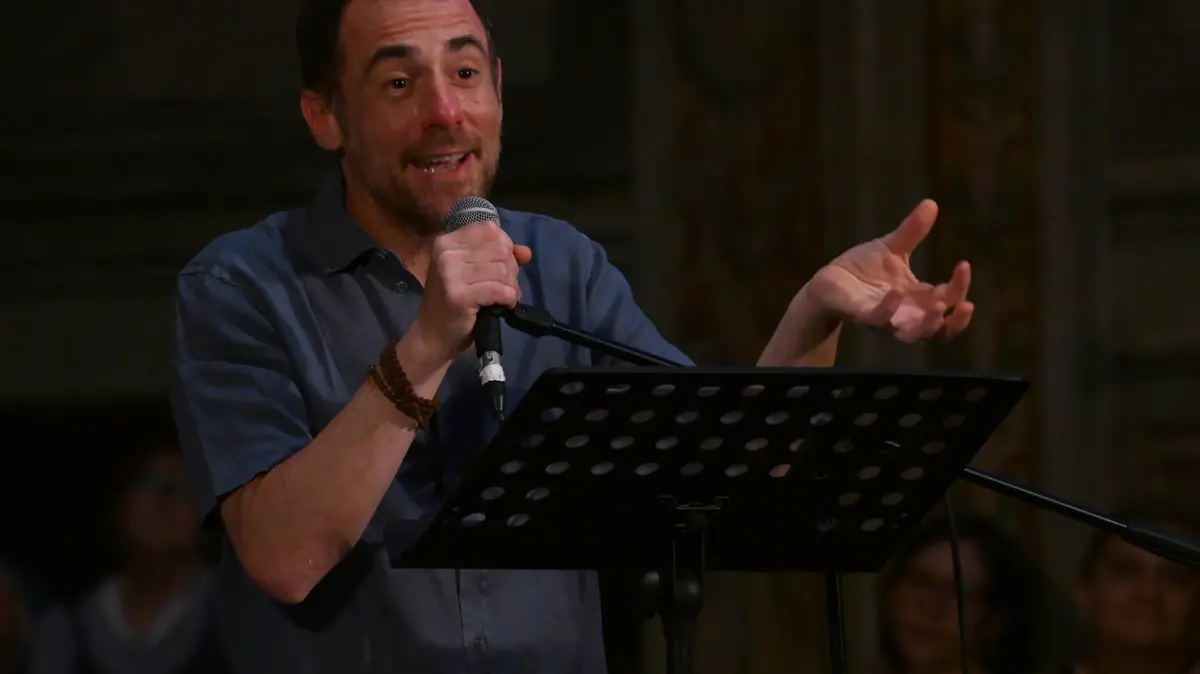 Elio Germano, chiesa stracolma per il racconto sullo zio missionario ...