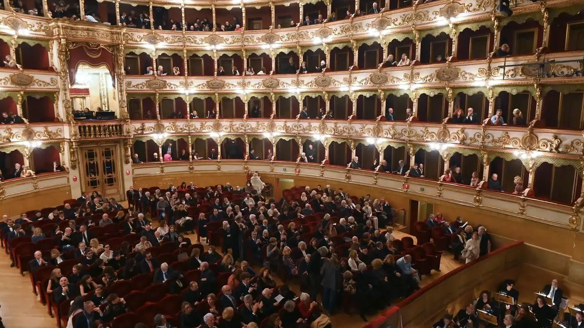 Il teatro Grande come un museo: visitatori per tutto luglio | Giornale ...