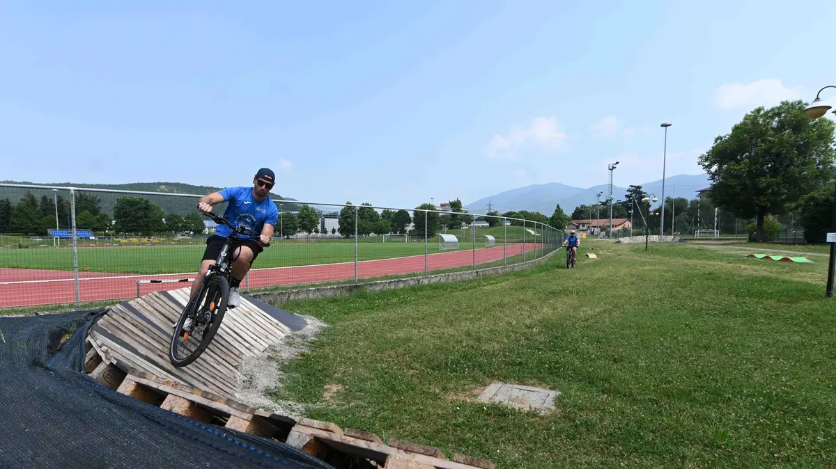 Acrobazie in bici: in via Tirandi il primo Smart bike park di Brescia ...
