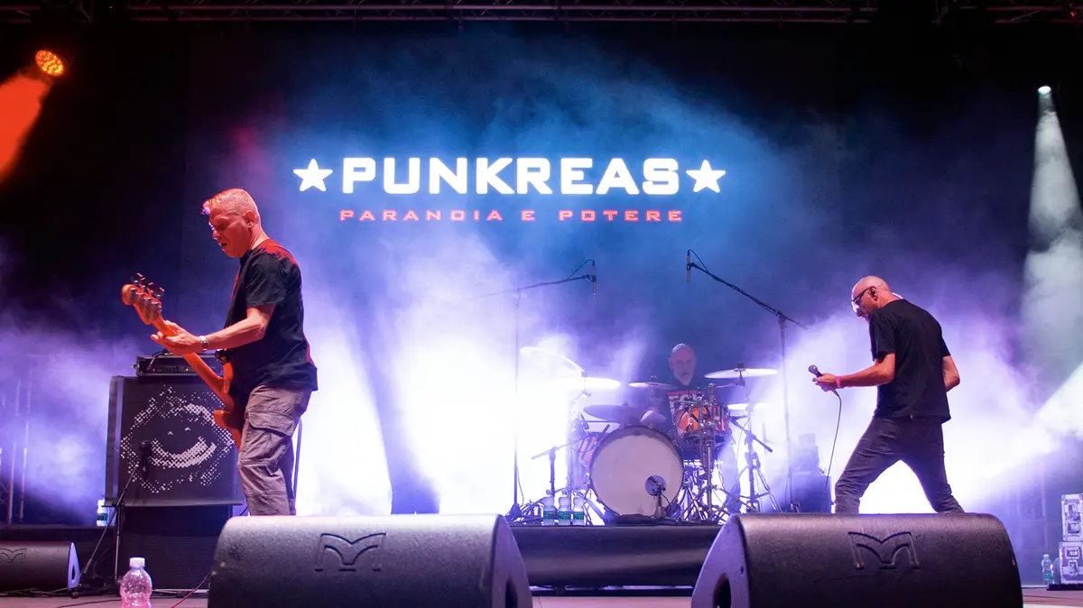 Onda d’Urto, via alla festa con i Punkreas: folla, punk e adrenalina ...