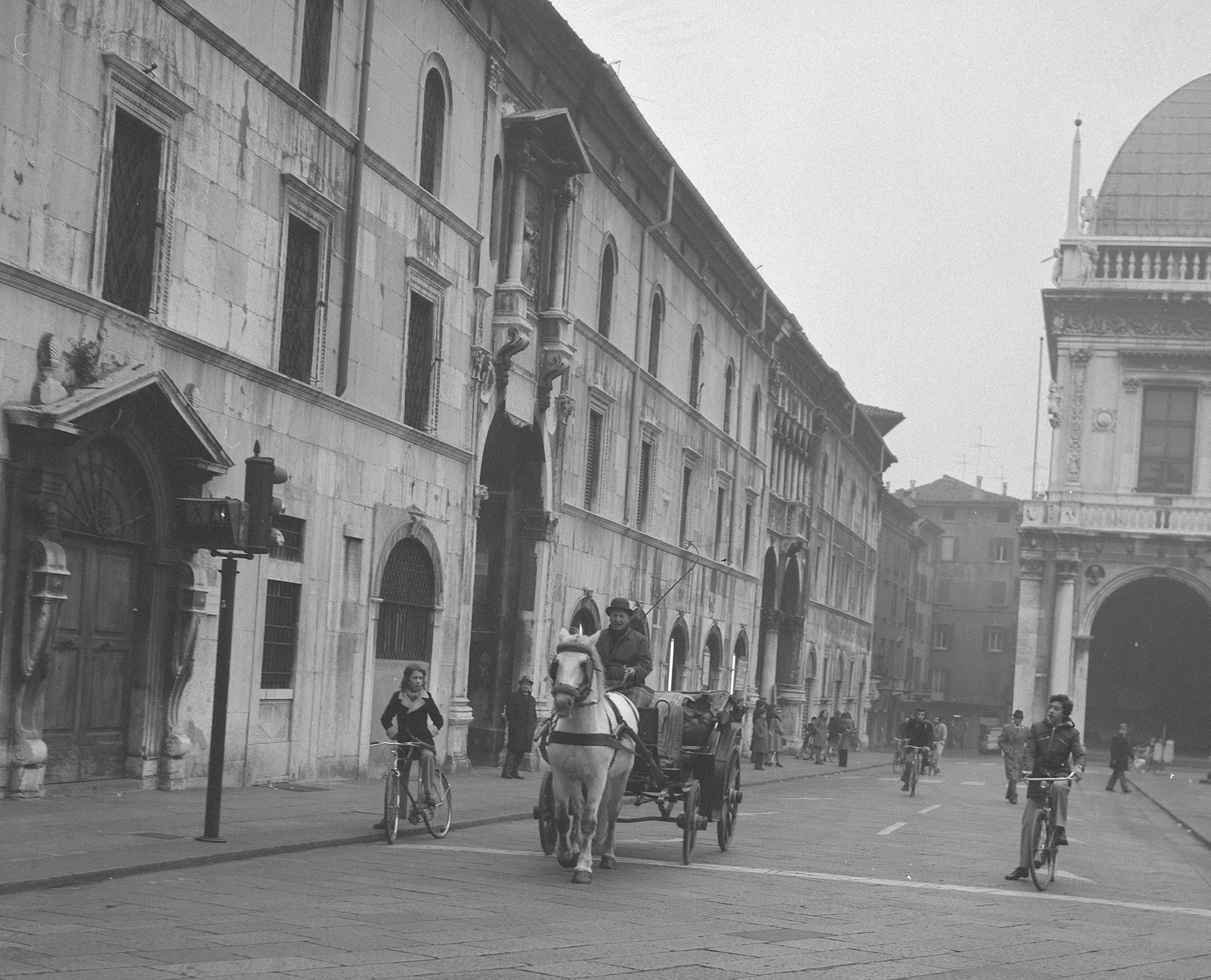 Domenica a piedi a Brescia nel 1973 | Giornale di Brescia