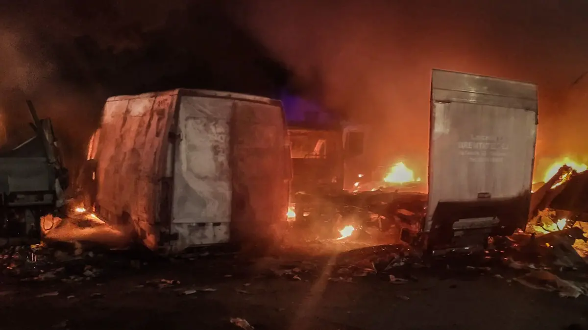 Bedizzole: furgoni in fiamme nella notte, indagini in corso | Giornale ...